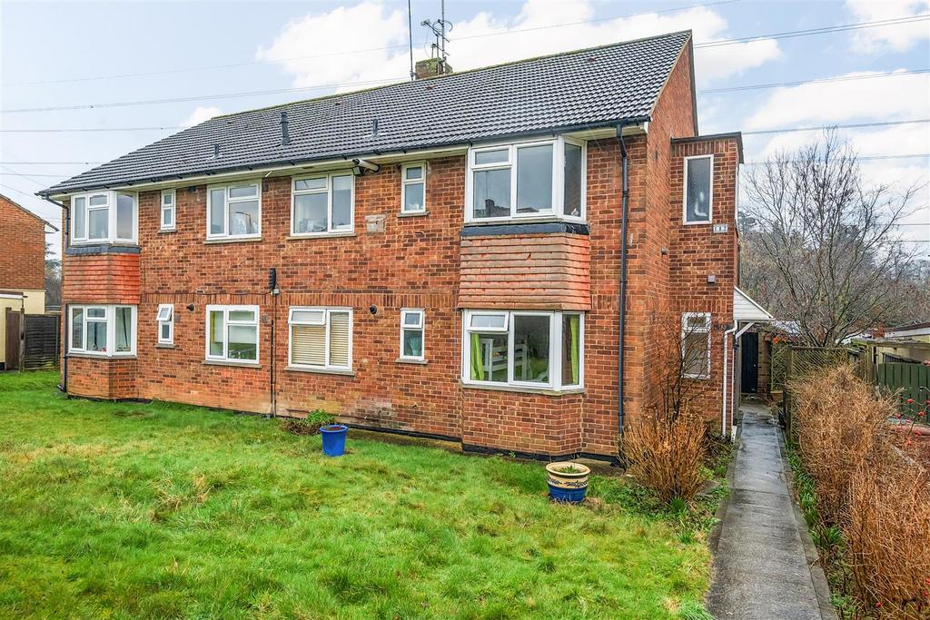 Park Avenue, Bushey WD23 2 bed maisonette - £299,950
