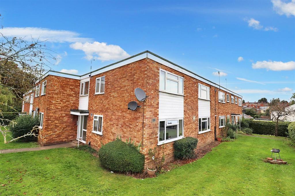 Spring Lane, Kenilworth 2 bed maisonette - £178,500