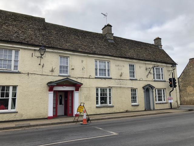 High Street, Lechlade 1 bed apartment - £825 pcm (£190 pw)