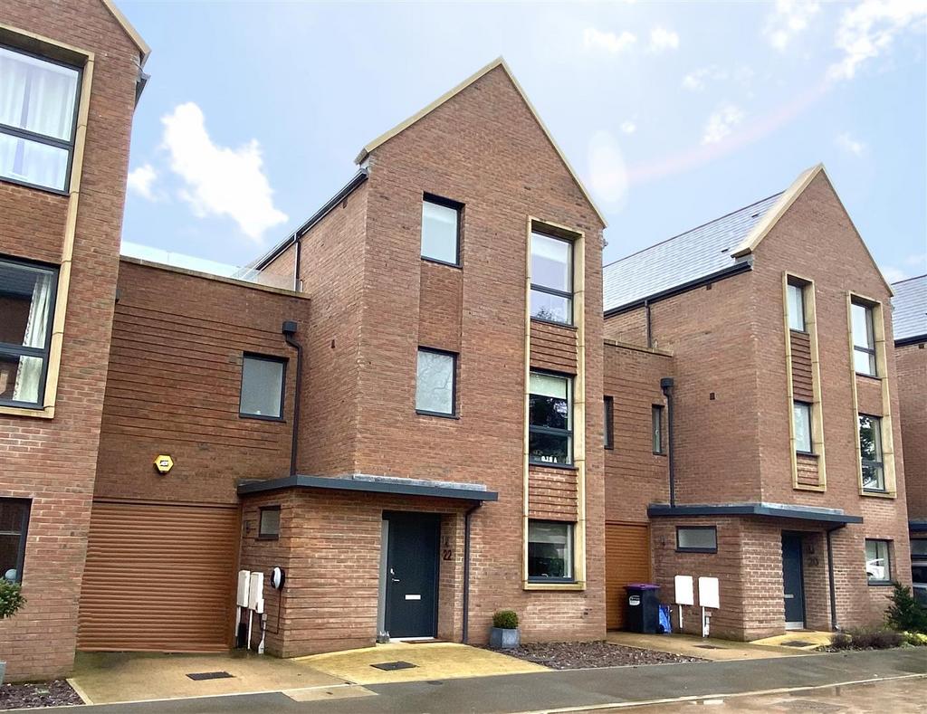 22 Lady Herbert Way, Shrewsbury, SY3 9DY 4 bed house for sale - £595,000