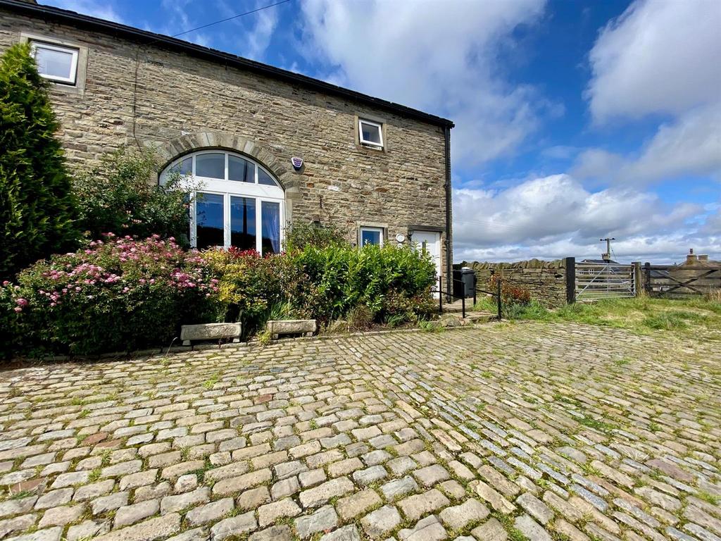 New Hey Road, Outlane, Huddersfield 4 bed barn conversion for sale - £ ...