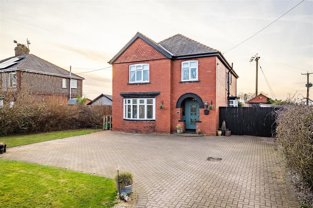 Roxby Road, Winterton 4 bed detached house for sale - £299,950