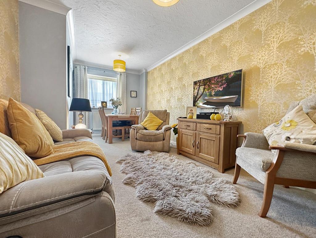 Braiswick, Colchester 2 bed maisonette - £220,000