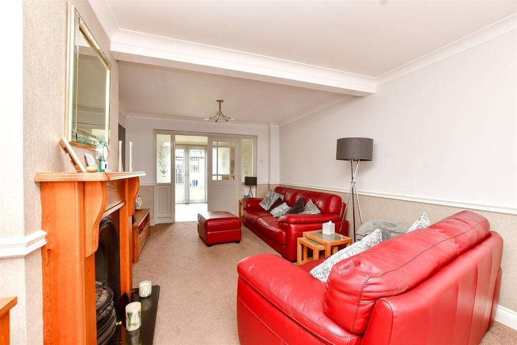 Brian Road, Romford, Essex 3 bed terraced house for sale - £500,000