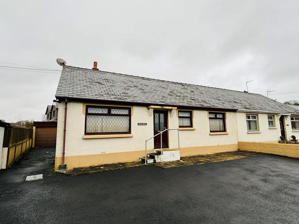 Pontfaen Road, Lampeter, SA48 3 bed semi-detached bungalow for sale - £ ...