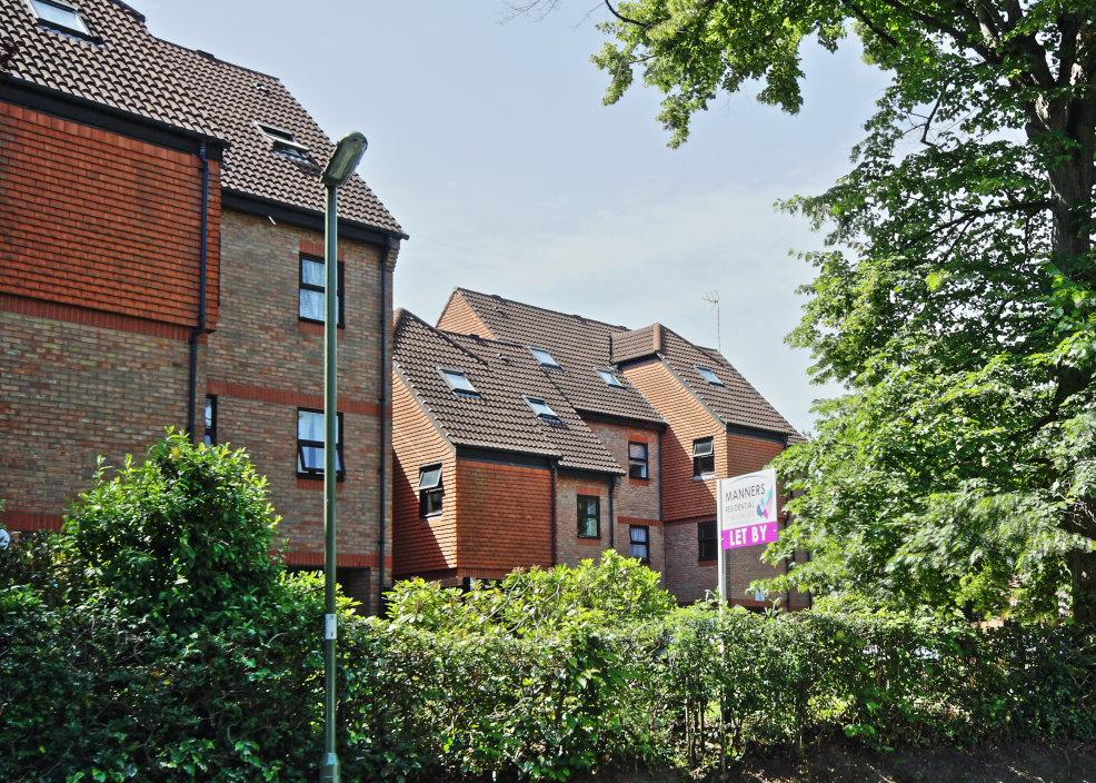 Mount Hermon Road, Woking GU22 1 bed flat - £1,050 pcm (£242 pw)
