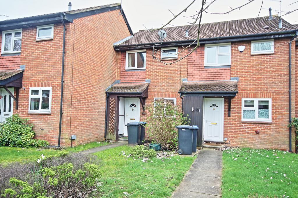 Woking GU21 2 bed terraced house - £1,450 pcm (£335 pw)