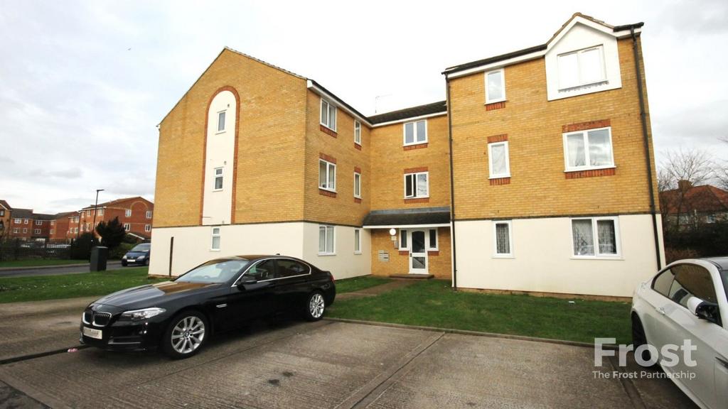 Redford Close, Feltham, TW13 2 bed apartment - £1,600 pcm (£369 pw)
