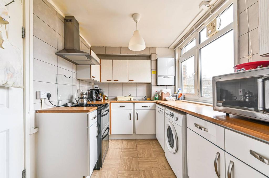 Stockwell Road, Stockwell, London, SW9 3 bed flat - £450,000