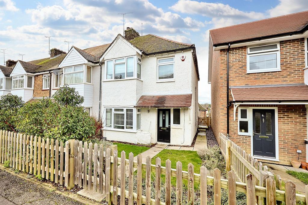 Gordon Road, Burgess Hill, RH15 3 bed end of terrace house - £375,000