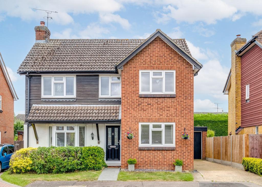 Amberley Green, Ware SG12 4 bed detached house - £725,000