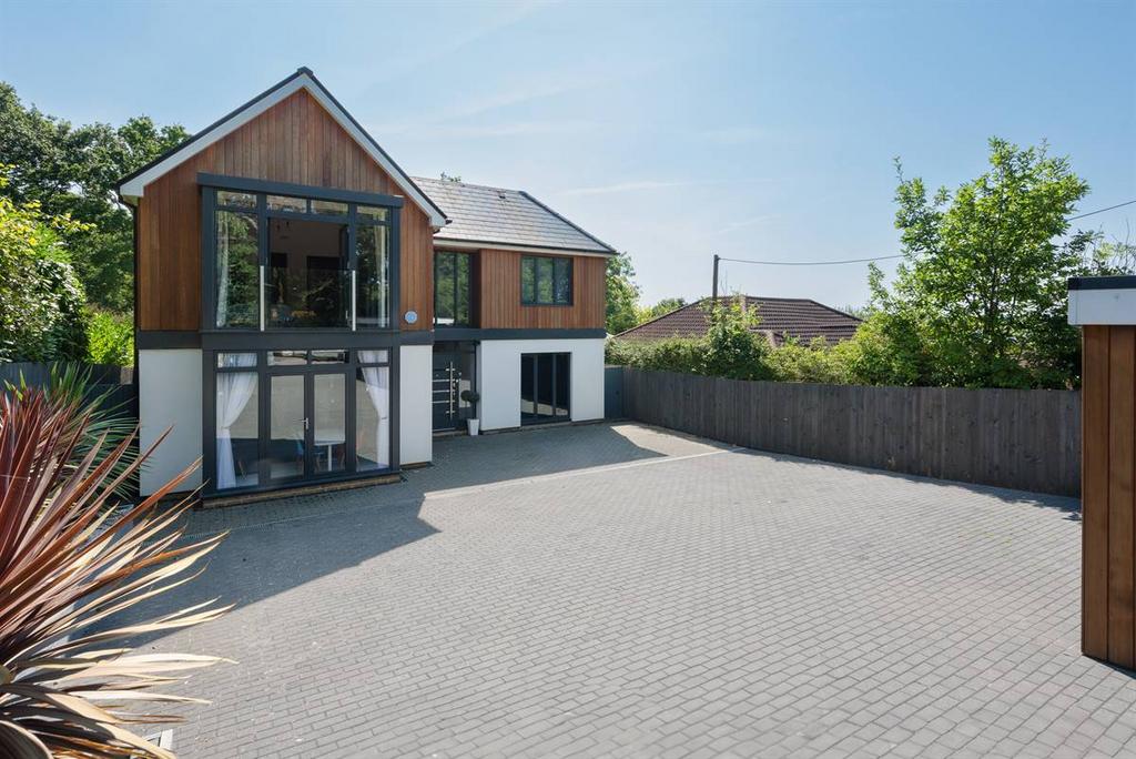 Radfall Road, Chestfield, Whitstable 5 bed detached house - £1,475,000