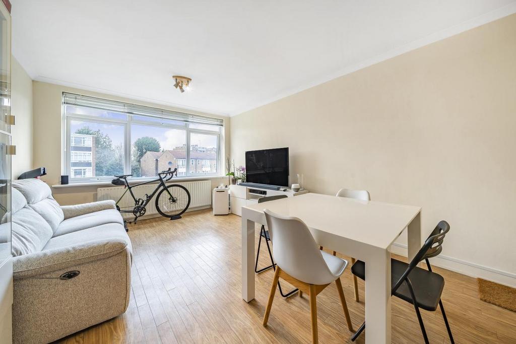 Kersfield Road, London 2 bed flat - £450,000