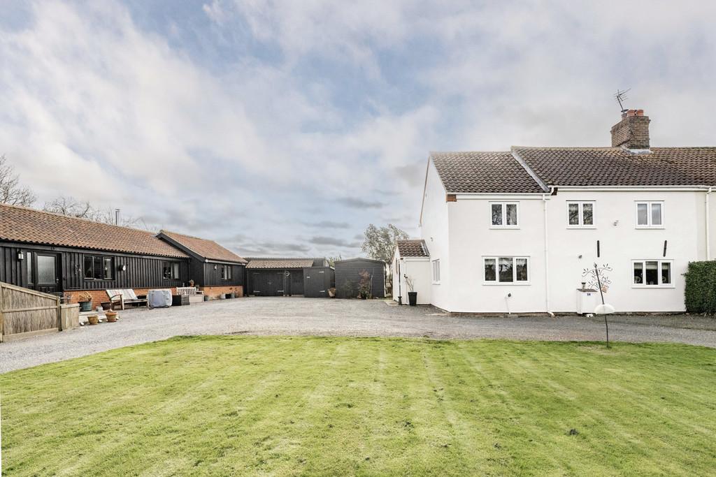 Lessingham 5 bed cottage for sale - £695,000