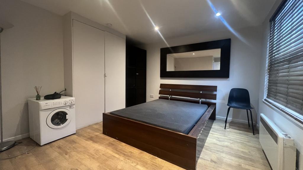 Offord Road, Islington Studio - £1,250 pcm (£288 pw)