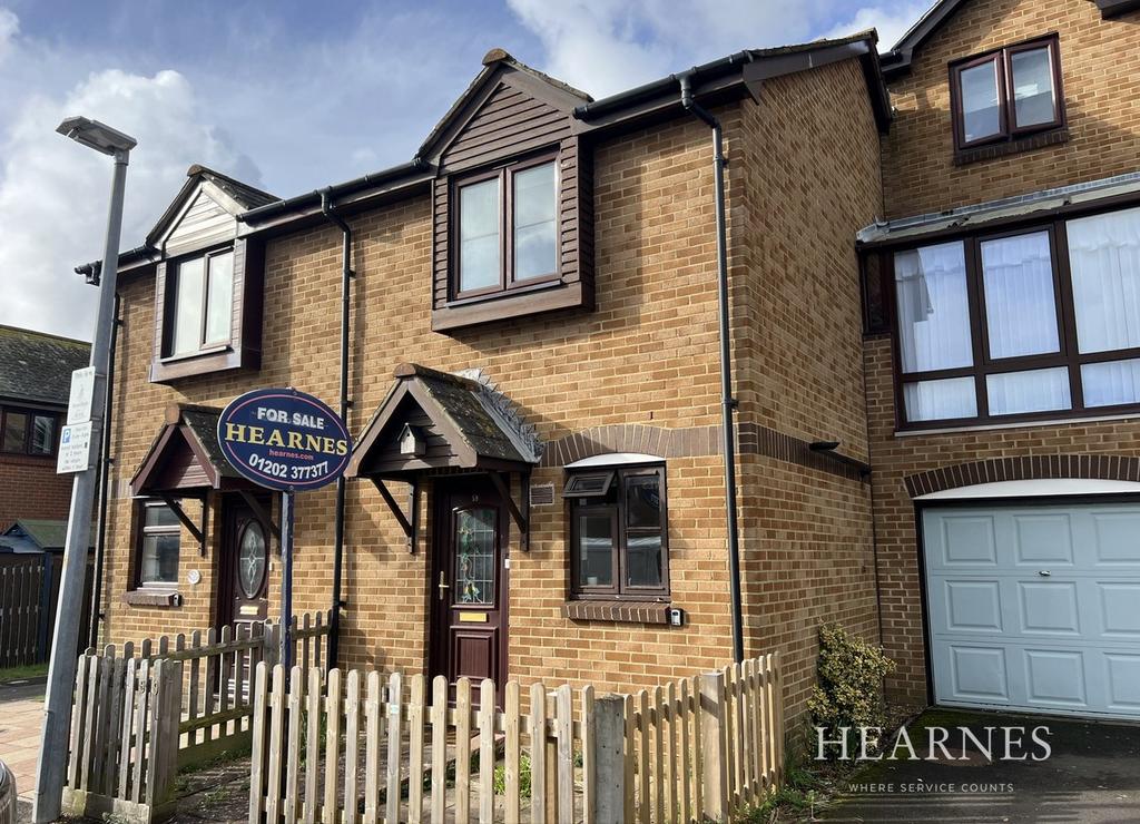 Labrador Drive, Baiter Park, Poole, BH15 2 bed terraced house - £300,000