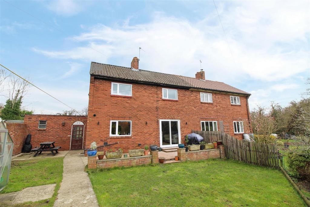 Littlethorpe, Ripon 3 bed semi-detached house for sale - £300,000