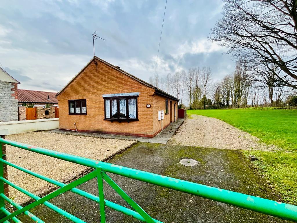 Moat House Road, Kirton Lindsey... 2 bed detached bungalow for sale - £ ...