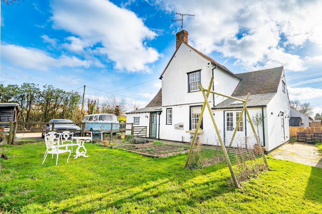 Bannister Green, Felsted, Dunmow 4 bed semi-detached house - £650,000