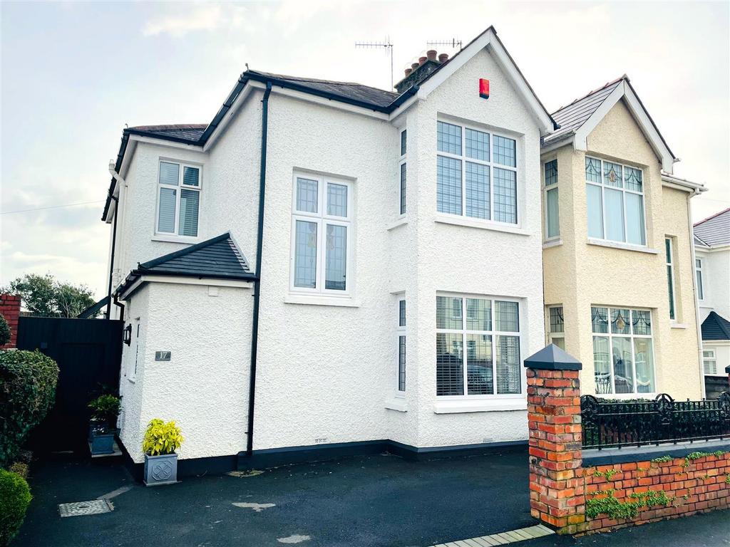 Stradey Park Avenue, Llanelli 3 bed semi-detached house - £280,000