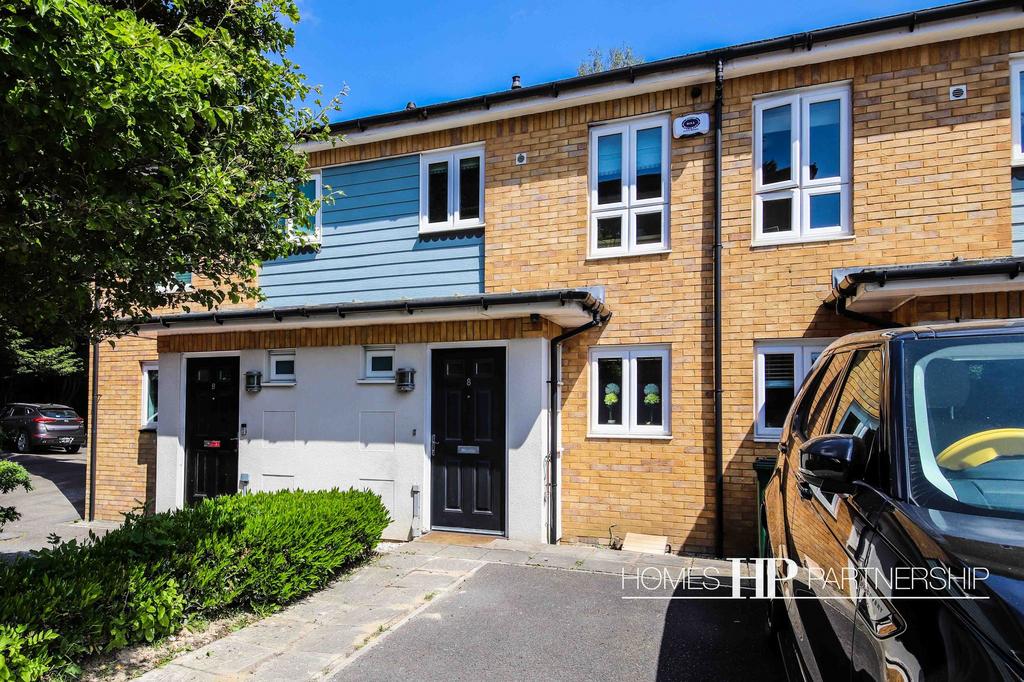 Crawley, Crawley RH10 2 bed terraced house for sale - £340,000
