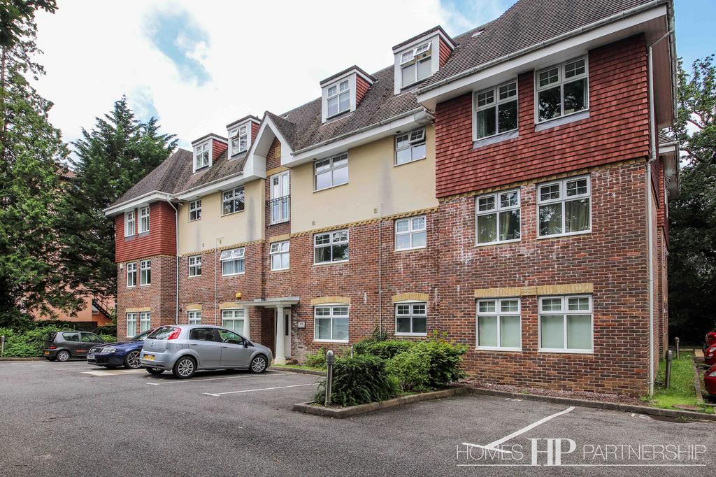 Brecon Heights, Crawley RH11 2 bed apartment - £1,400 pcm (£323 pw)