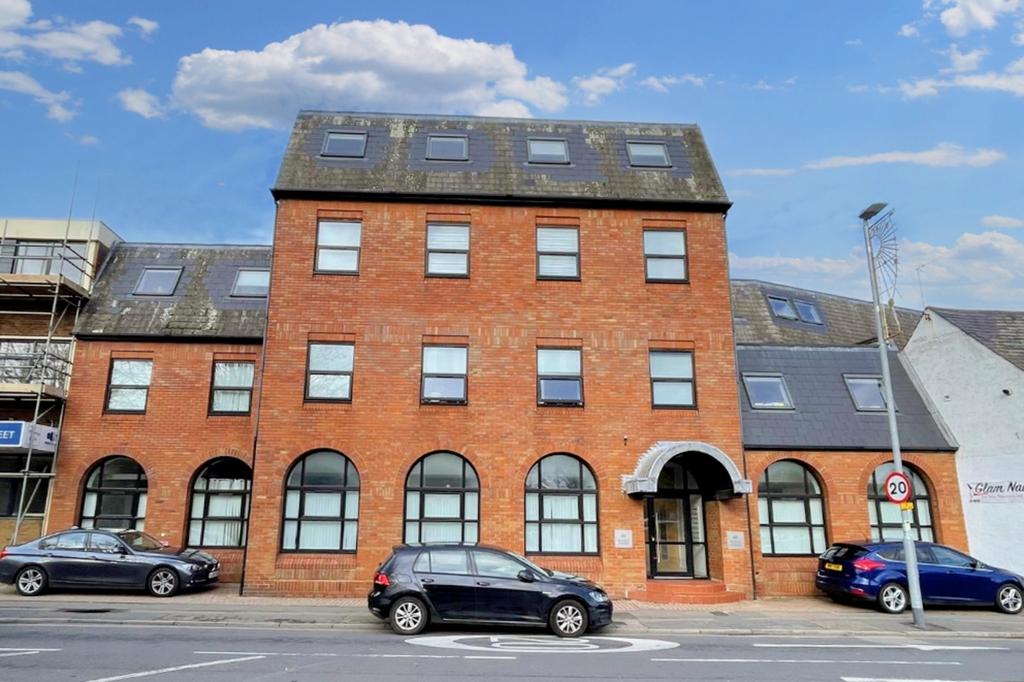 40 West Street, Dunstable LU6 1 bed ground floor flat - £164,900