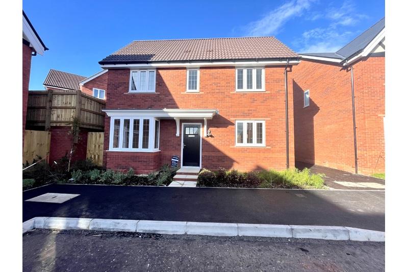 Begonia Drive, Bridgwater TA5 3 bed detached house - £1,300 pcm (£300 pw)