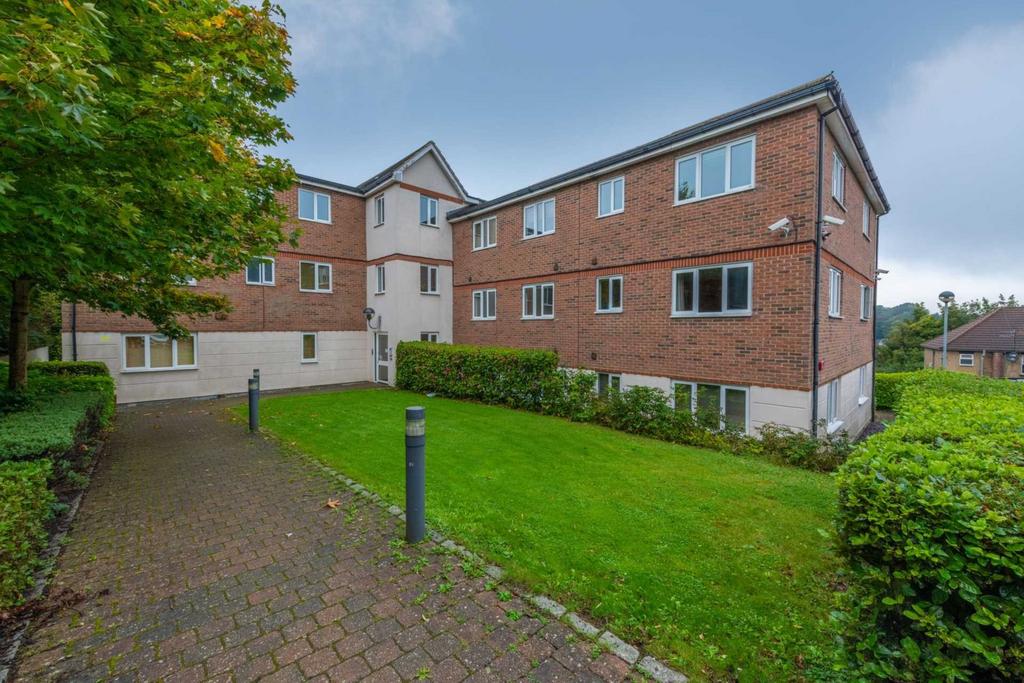 Treetops Close, Hart Lane, Luton LU2 2 bed flat - £1,250 pcm (£288 pw)