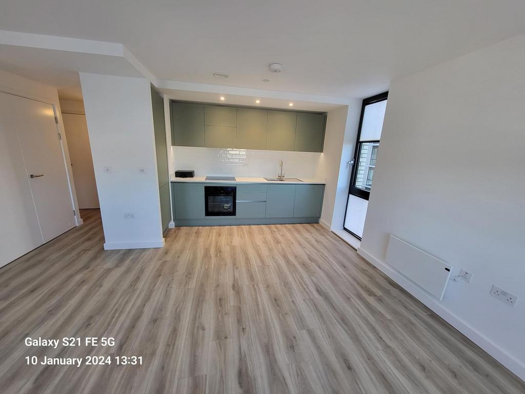 Chevette Court, Luton LU2 2 bed flat - £1,500 pcm (£346 pw)
