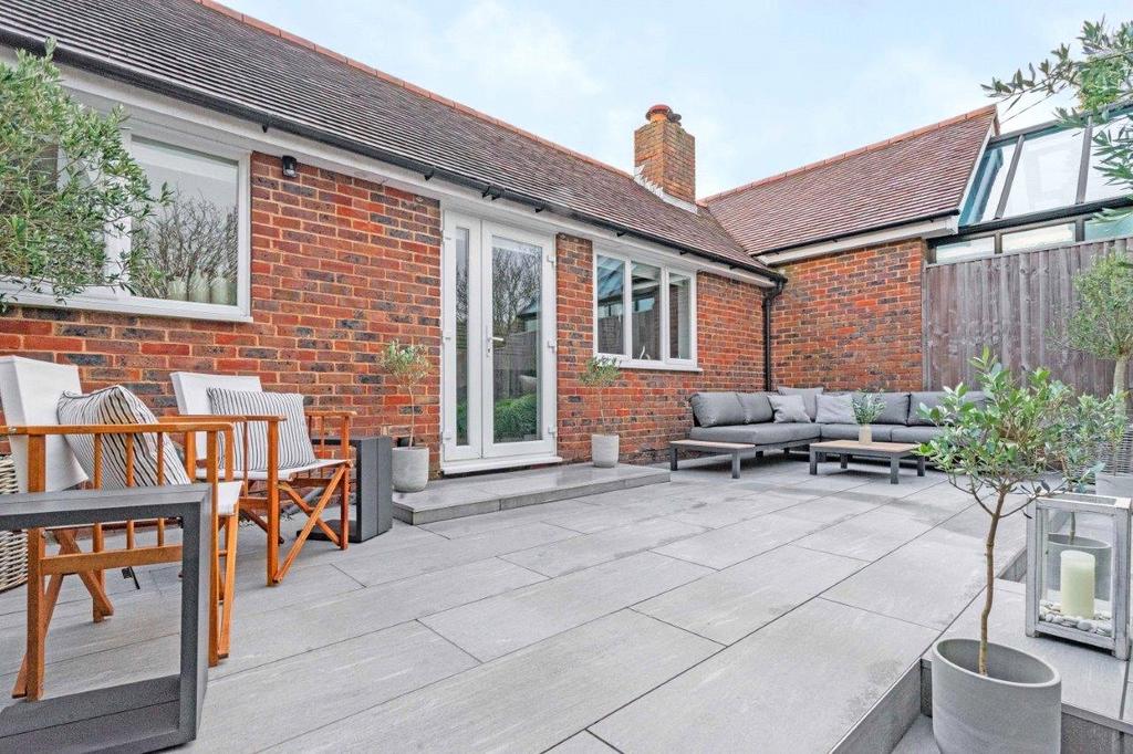 Stonegate Court, Stonegate, East... 1 bed bungalow - £325,000