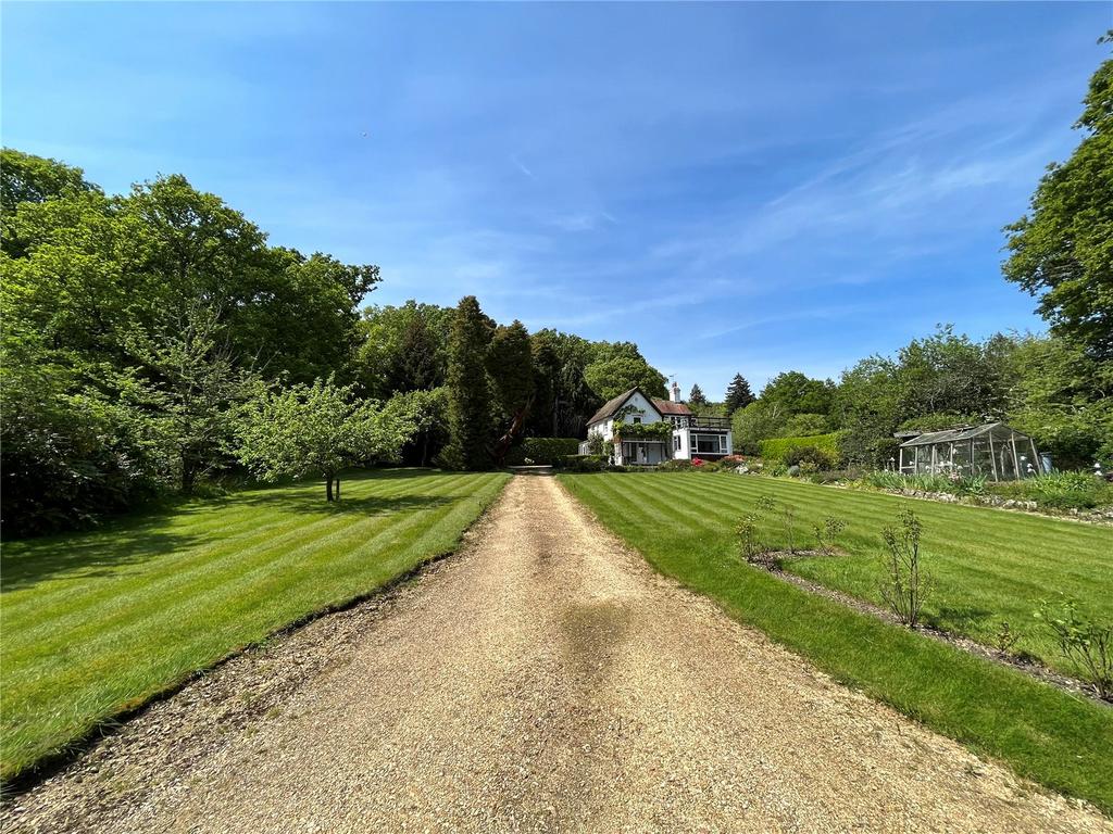 Linford, Ringwood, Hampshire, BH24 3 bed detached house for sale - £760,000