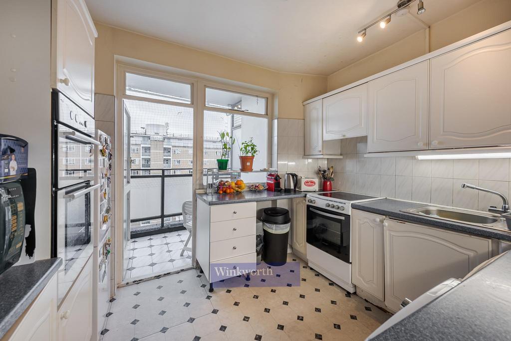 Churchill Gardens, London, UK, SW1V 2 bed apartment - £2,000 pcm (£462 pw)