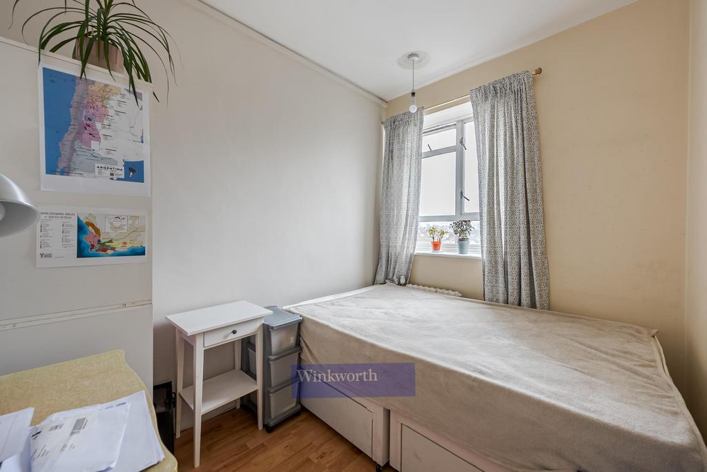 Churchill Gardens, London, UK, SW1V 2 bed apartment - £2,000 pcm (£462 pw)