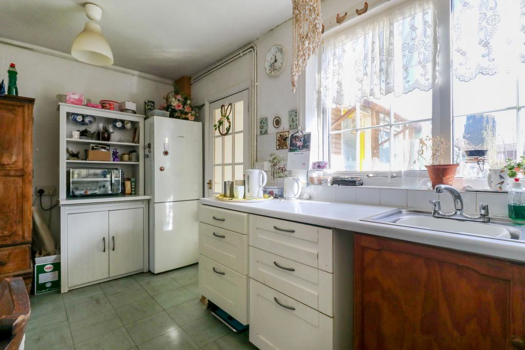 Brimsdown Avenue, EN3 3 bed terraced house - £369,995