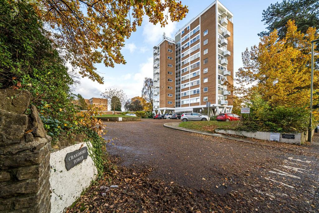 Guildford Road, Woking, GU22 2 bed flat for sale - £315,000