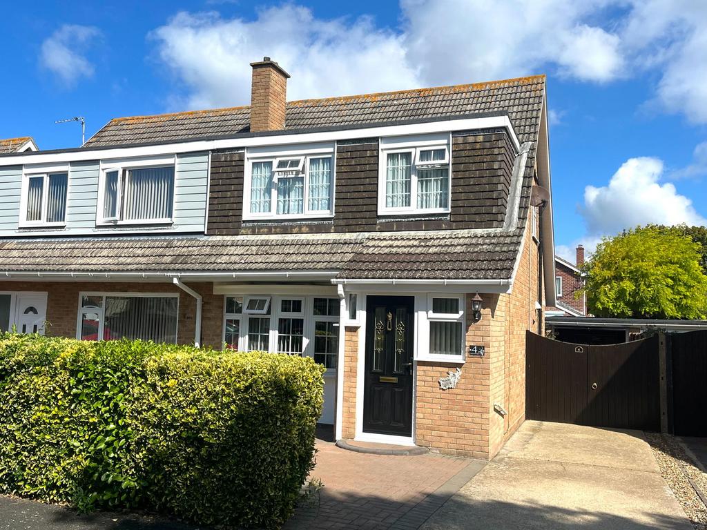 Haselworth Drive, Alverstoke... 3 bed semi-detached house - £349,950