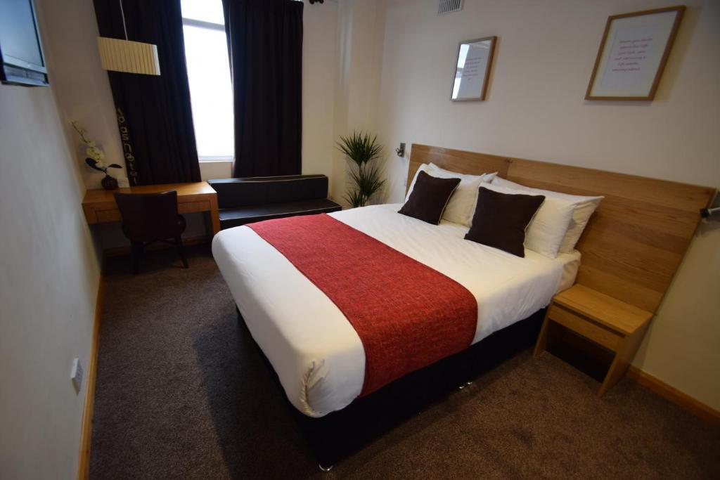 Pasha Hotel, Camberwell Road... Hotel - £4,000,000