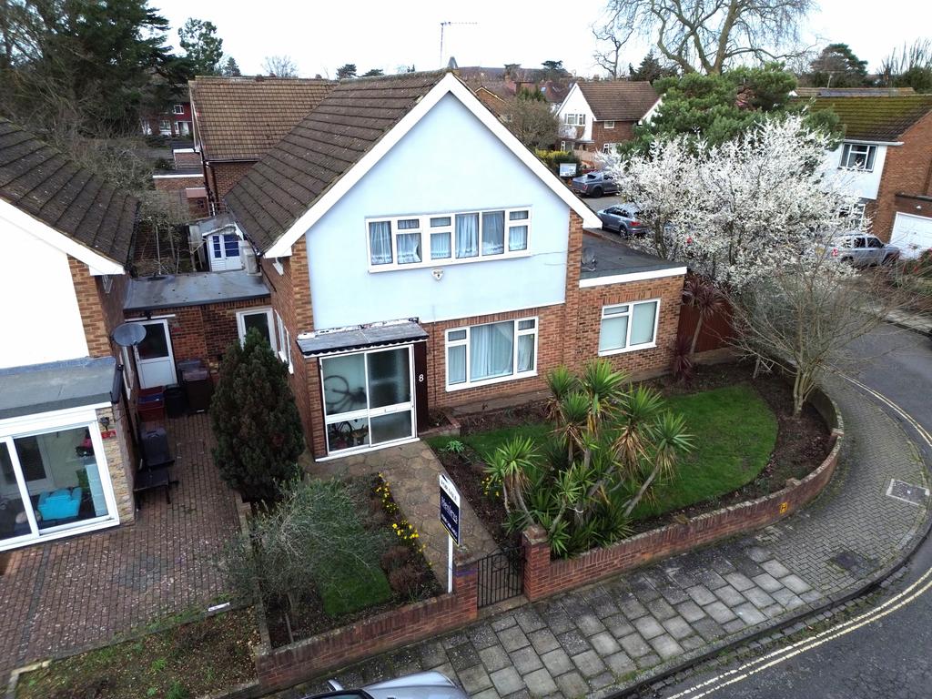 Naseby Close, Isleworth, TW7 4 bed detached house - £875,000