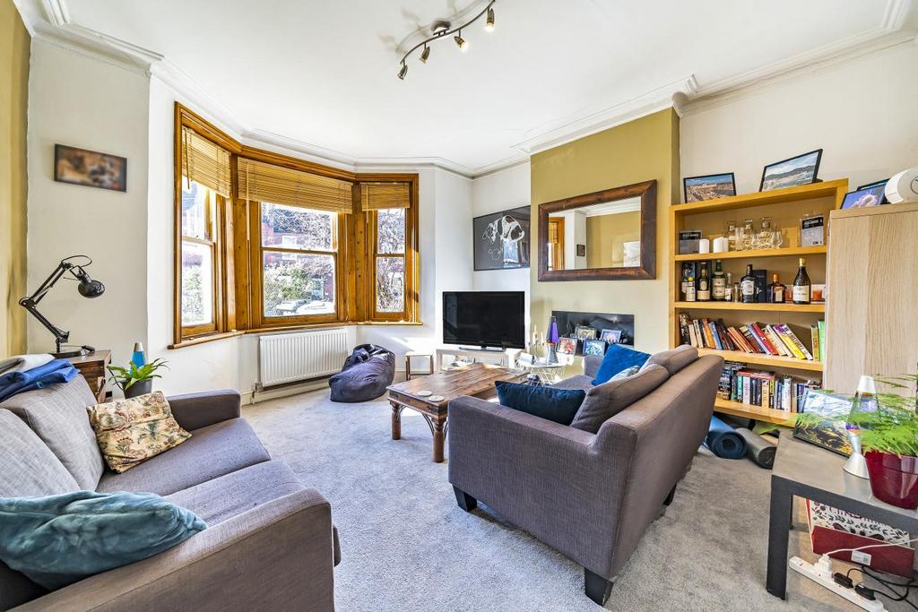 Radbourne Road, Balham 2 bed flat - £575,000