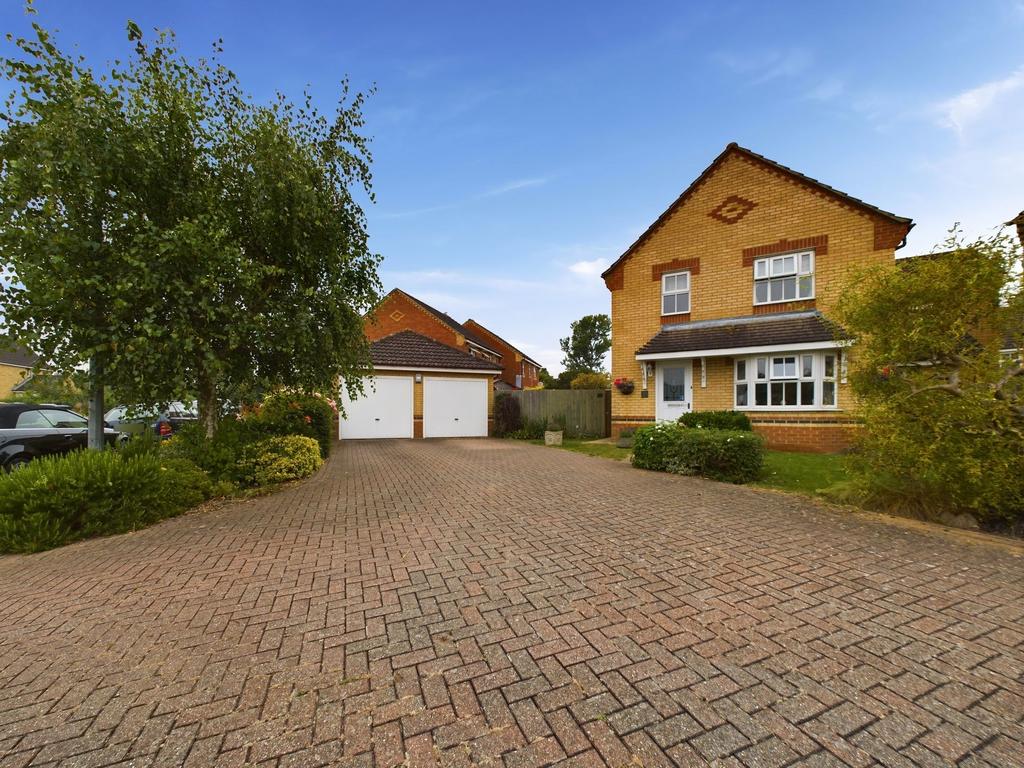 Fieldfare Drive, Stanground, PE2 4 bed detached house - £365,000