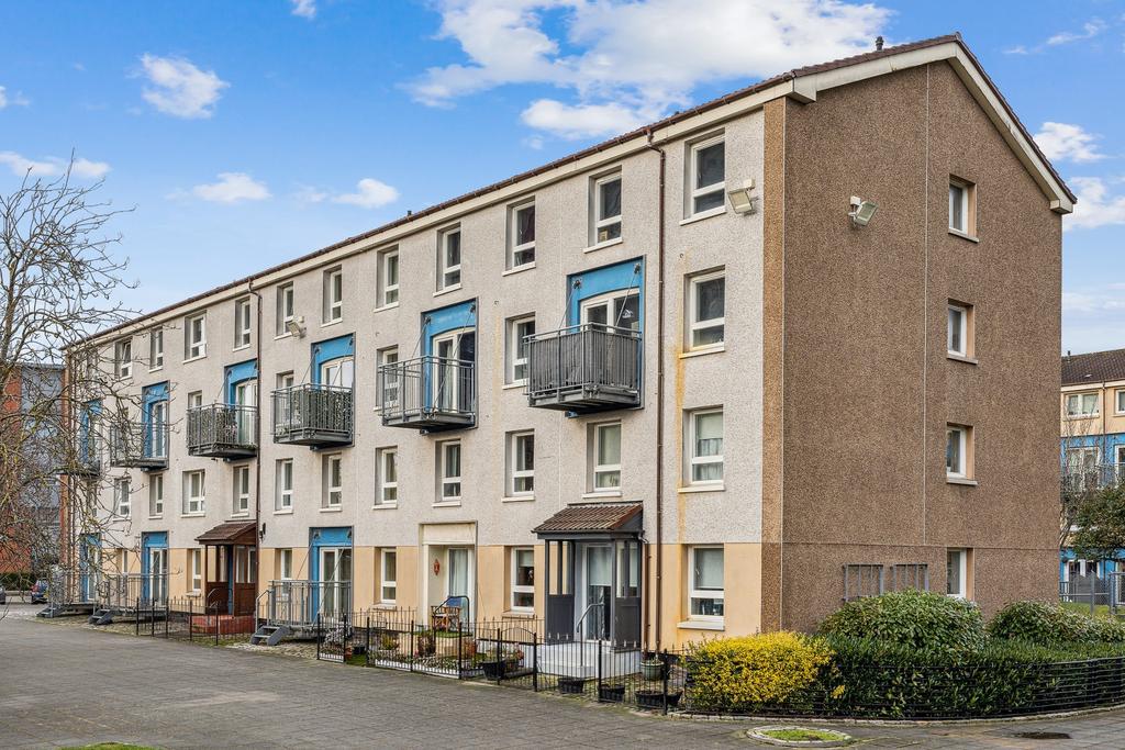 Old Rutherglen Road, New Gorbals... 3 bed maisonette - £125,000