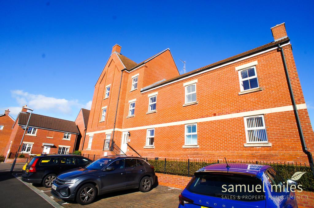 Cloatley Crescent, Swindon SN4 2 bed apartment for sale - £159,950