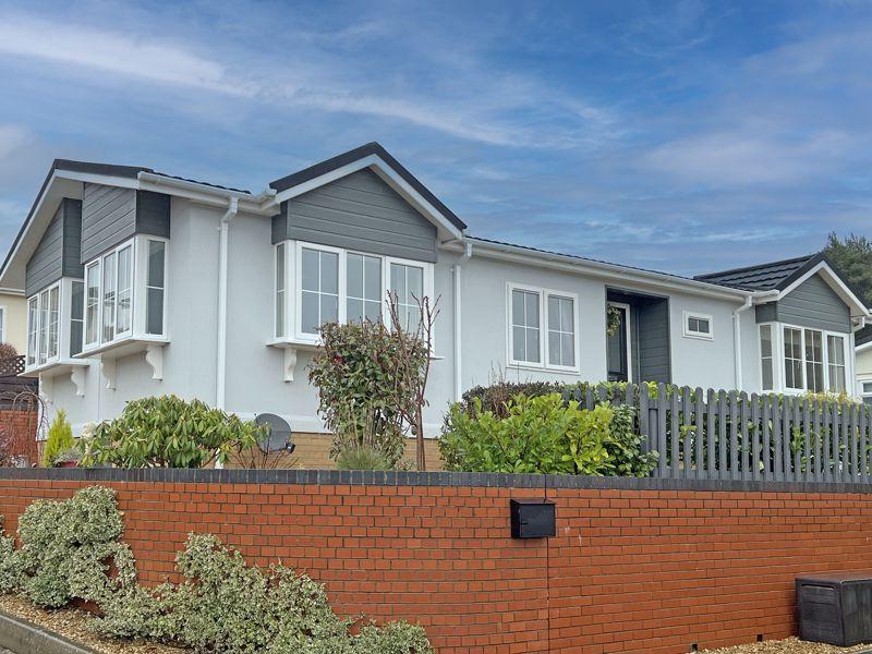 Bridgnorth WV15 2 bed park home for sale - £210,000