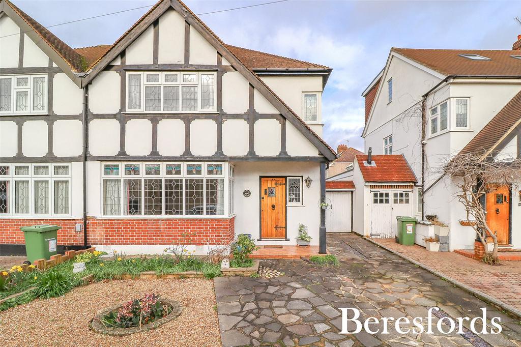 Gaynes Park Road, Upminster, RM14 3 bed semi-detached house - £675,000