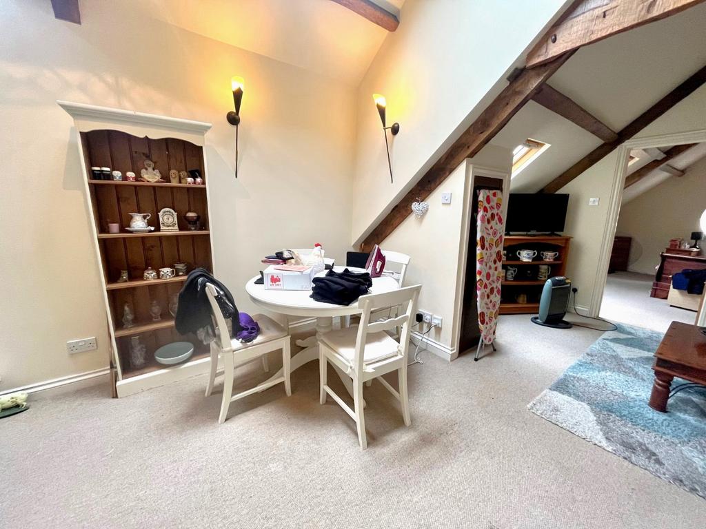 Craddock House, Craddock, Uffculme... 1 bed flat - £750 pcm (£173 pw)