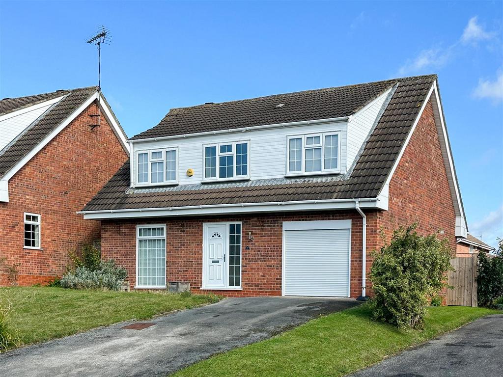 Redcar Close, Leamington Spa 4 bed detached house - £500,000