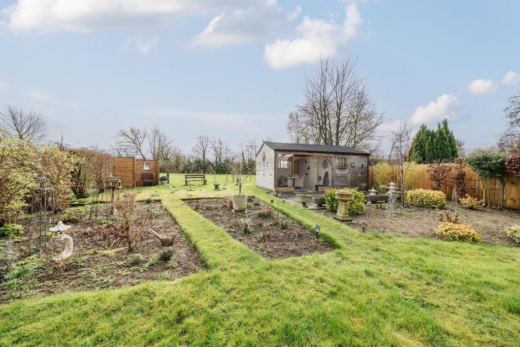 The Street, Brook, Ashford TN25 3 bed semi-detached house for sale - £ ...