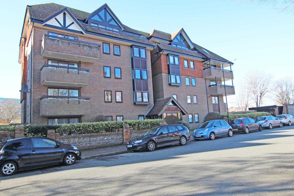 Grassington Road, Eastbourne, BN20 7BG 2 bed flat - £230,000