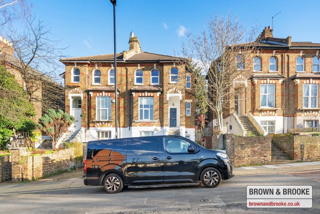 Charlton Church Lane, London SE7 1 bed flat to rent - £1,400 pcm (£323 pw)